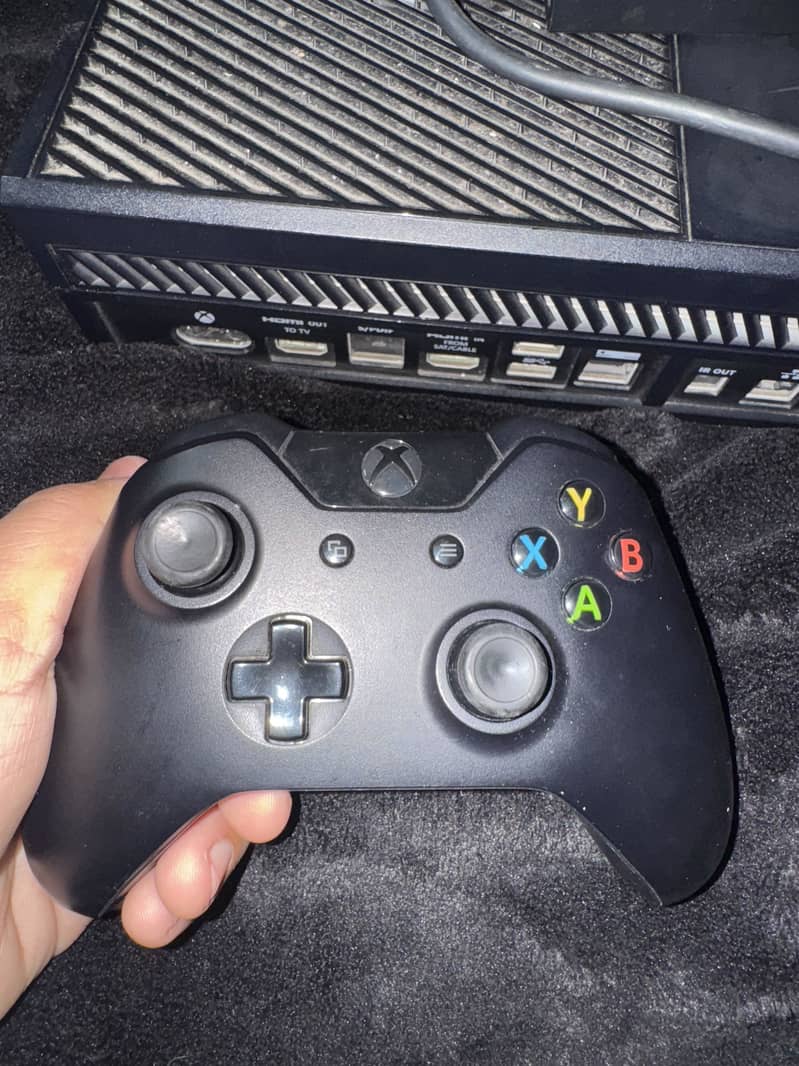 Xbox one 1 tb used - Gaming Consoles - 1102801312