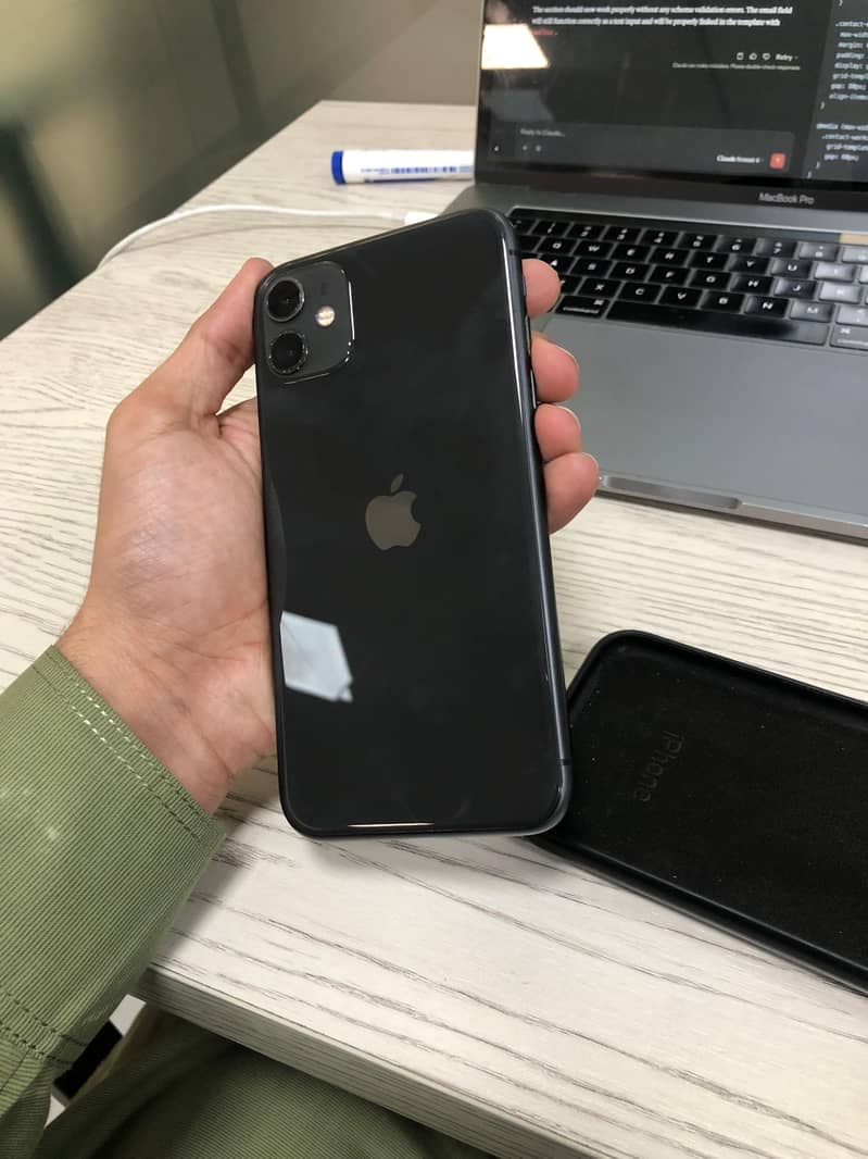 Apple iPhone 11 - Mobile Phones - 1102837609