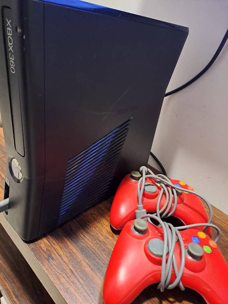 Xbox 360 Slim - Gaming Consoles - 1102903498