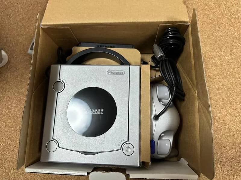Silver Nintendo GameCube - Gaming Consoles - 1102932461