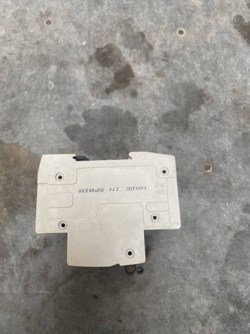 A C16 circuit breaker - Other Home Appliances - 1103134820