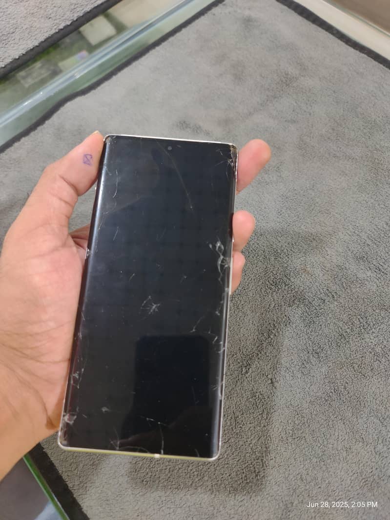 Google pixel 6pro screen damage - Mobile Phones - 1103189149
