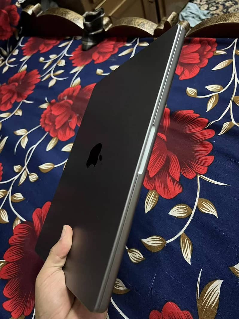 Apple MacBook M1 Pro 2021 - Laptops - 1103325957