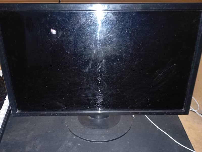 Selling pc,moniter,keyboard,no-mouse,mouse-pad,handfree,all-cables ...