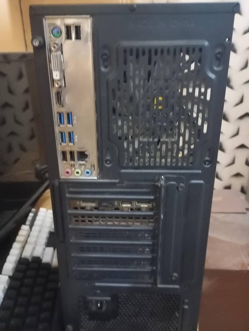 Selling pc,moniter,keyboard,no-mouse,mouse-pad,handfree,all-cables ...