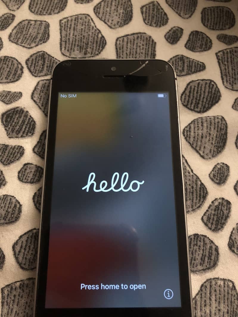 Apple iPhone SE 2016 - Mobile Phones - 1103626001