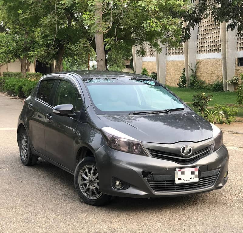 Toyota vitz 2013 - Cars - 1103692436