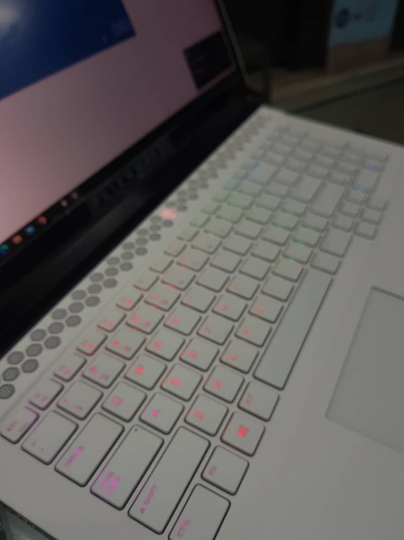 Alienware Area-51m R2 Gaming Laptop – Desktop Gaming Power - Laptops ...