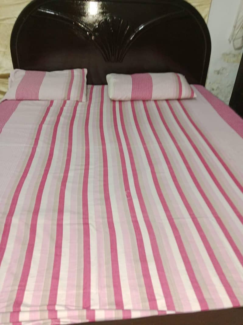 queen bed used very good condition - Beds - 1103765105