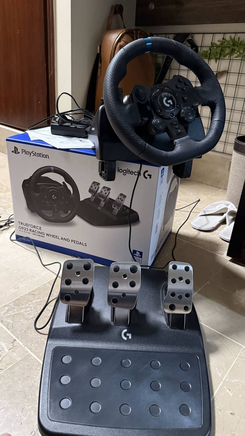 Logitech G923 steering wheel, with deadskull pro racing stand - Gaming ...