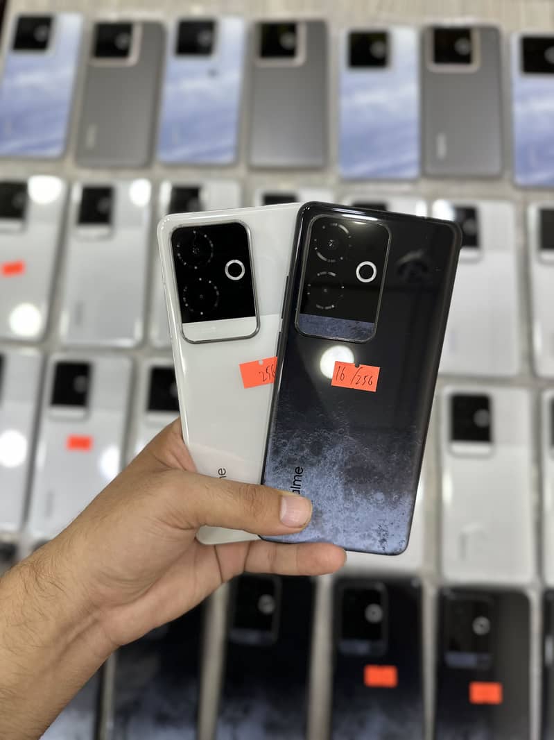 Realme Gt6 - Mobile Phones - 1103909646