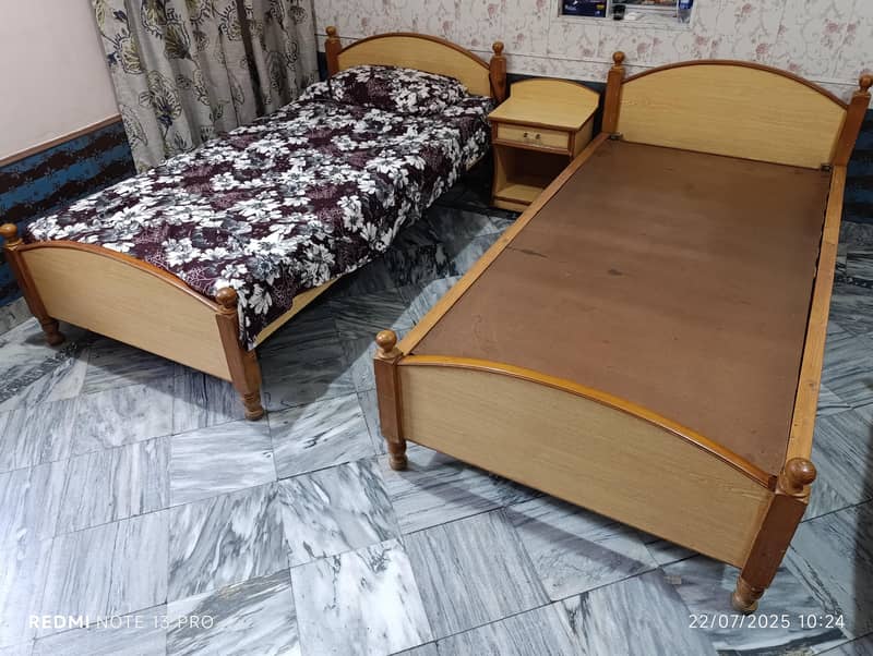 2 single bed with side table - Beds - 1104127619
