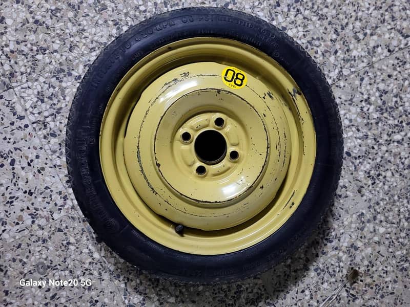 Tyre with stepney - Tyres - 1104445555