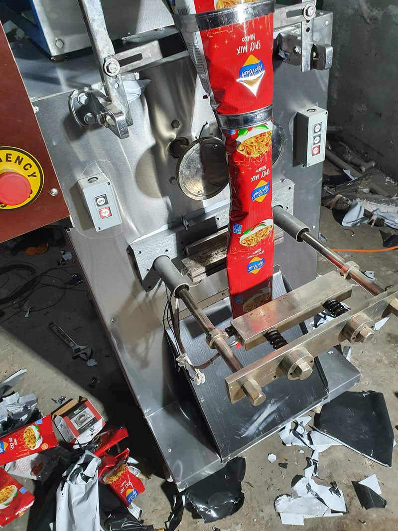 Fully Auto Packing Machine Latest Model Slanty chips Surf Salt Spices ...