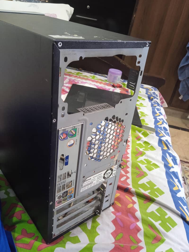 Desktop Compaq Casing with DVD Rom included, Basic cables included ...