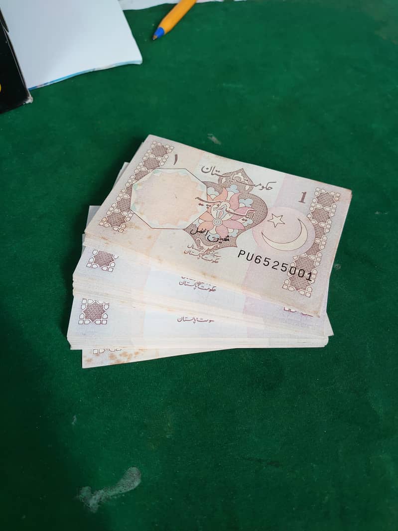 100 old Pakistani notes of 1Rs - Coins & Notes - 1104759022