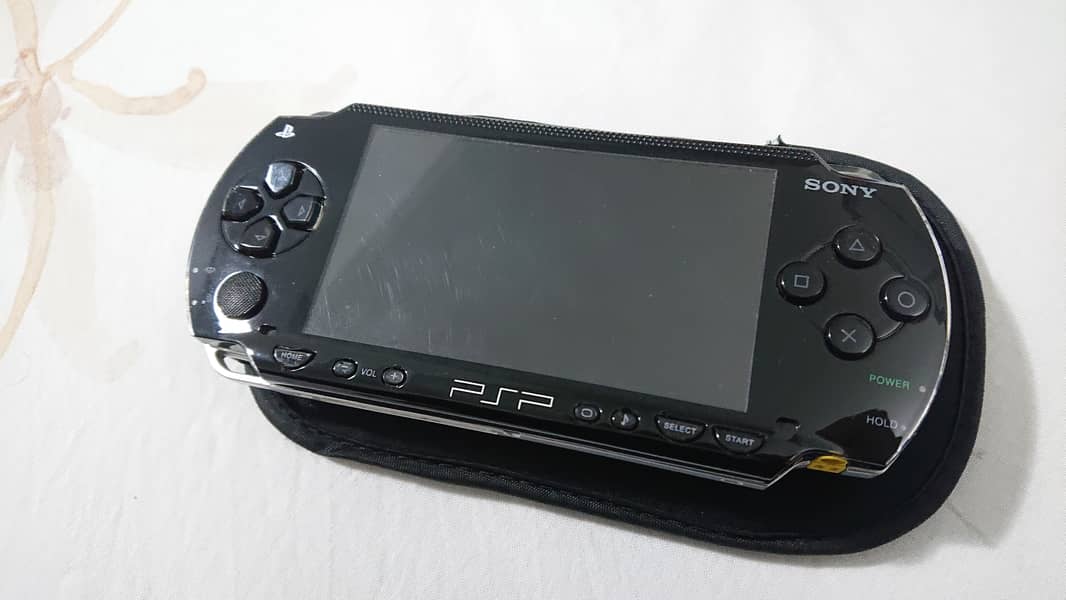 PSP 1000 Parts and accessories - Gaming Consoles - 1104939959