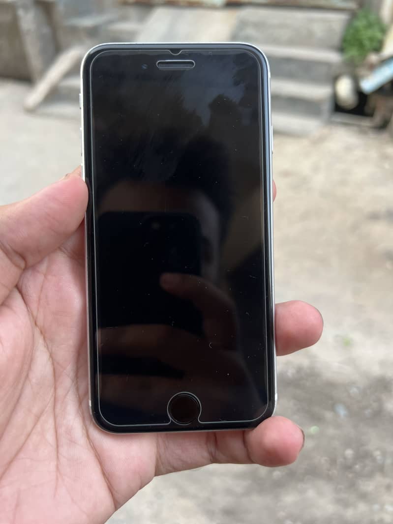 Iphone se 2020 - Mobile Phones - 1105303354