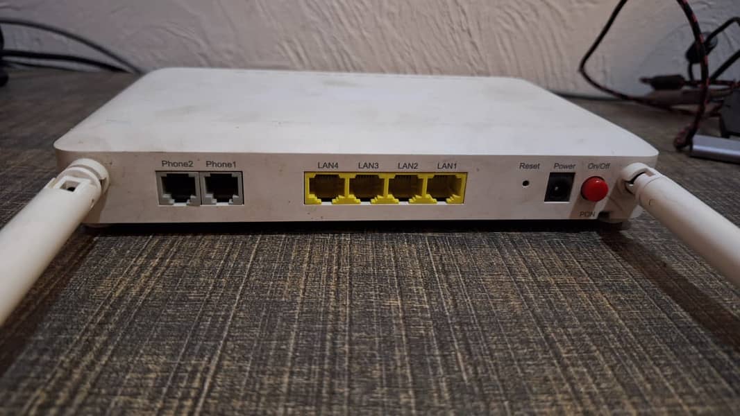 ZTE ZXHN F670L GPON ONT Router - Networking - 1105430931
