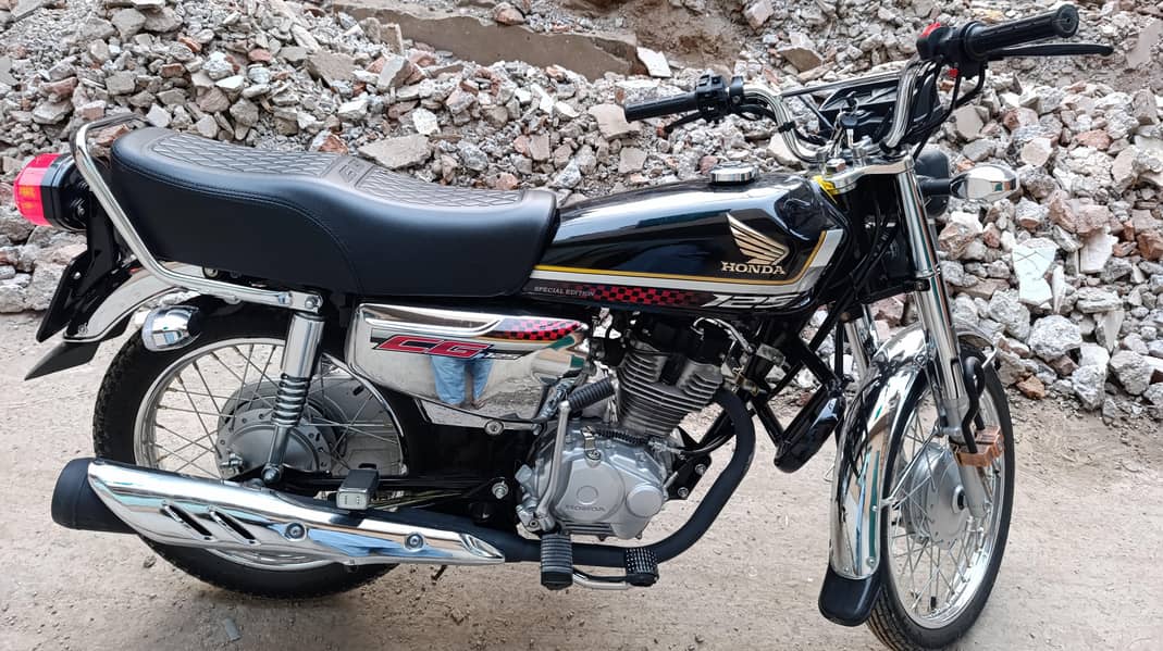 Honda CG 125S | Shining Black colour - Standard - 1105532841