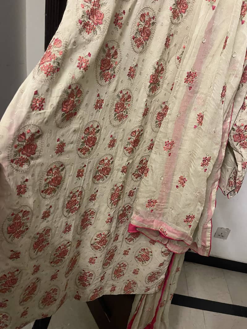 Clothes for sale - Eastern - 1105720400