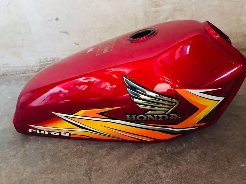 Honda 125 Genuine tanki tappy , indicators , footrest, mirrors - Fuel ...