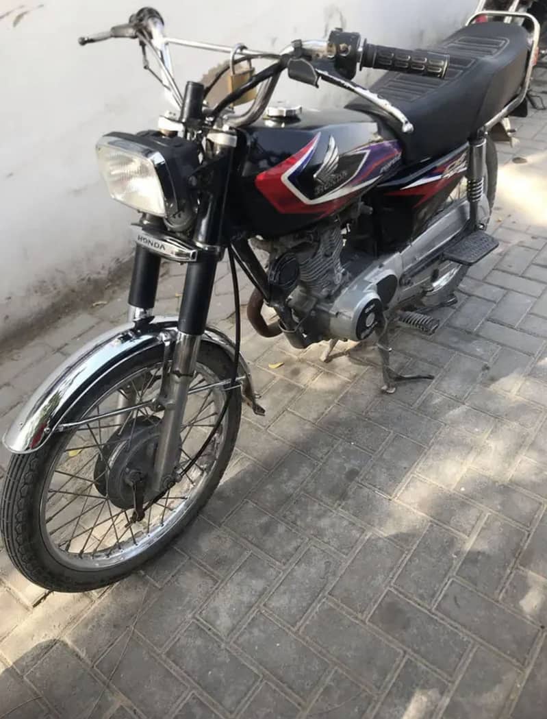 honda 125 2017 ka end ki hai registration 2018 hai - Standard - 1106009001