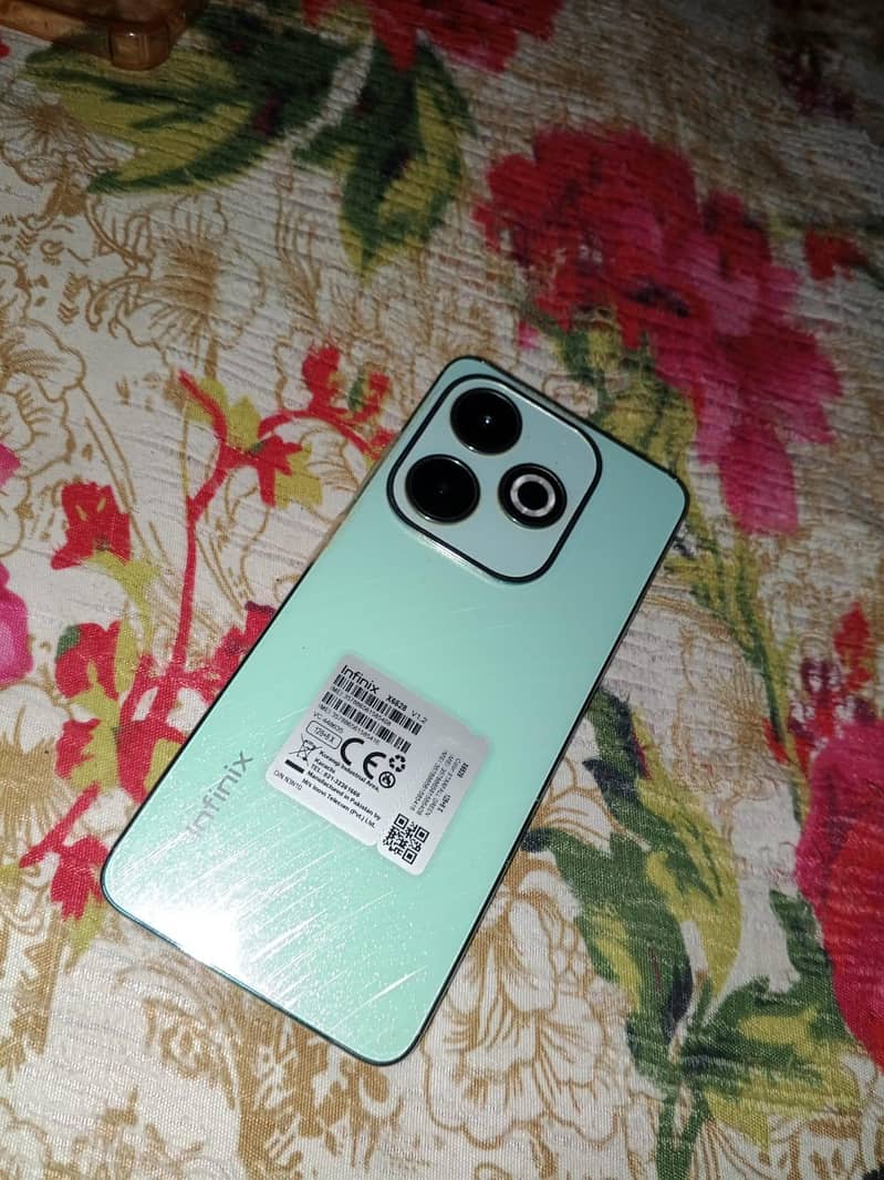 Infinix hot 40i 8/128. charger duba sat hn back paper laga hn - Mobile ...