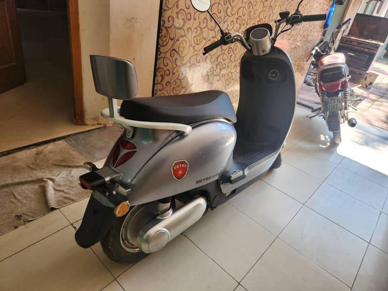 Metro Yadea M6 - Electric - 1106113220