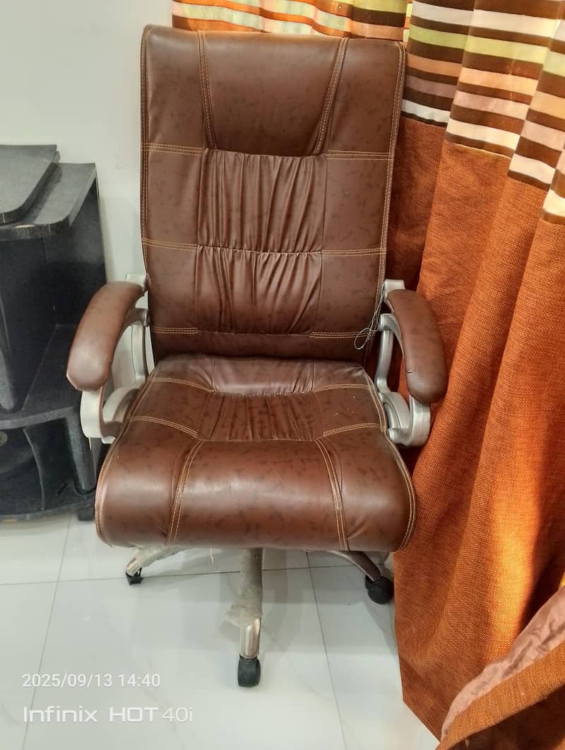 a chair in normal condition for sale - Office Chairs - 1106226786