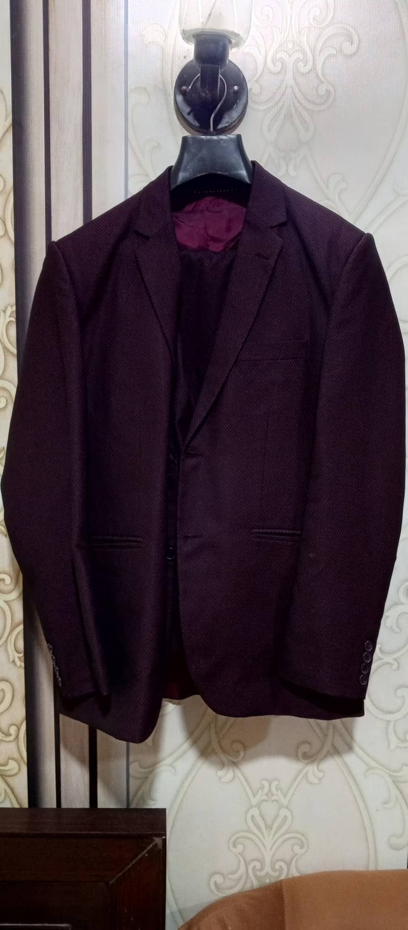 Mehroon color 3 piece best pent coat ready to wear 10/10 urgent sale ...