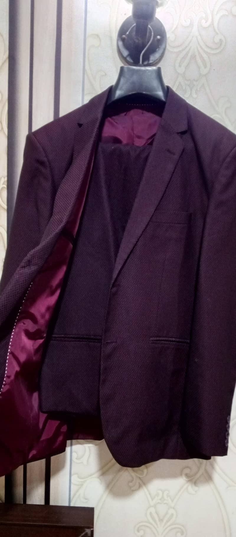 Mehroon color 3 piece best pent coat ready to wear 10/10 urgent sale ...