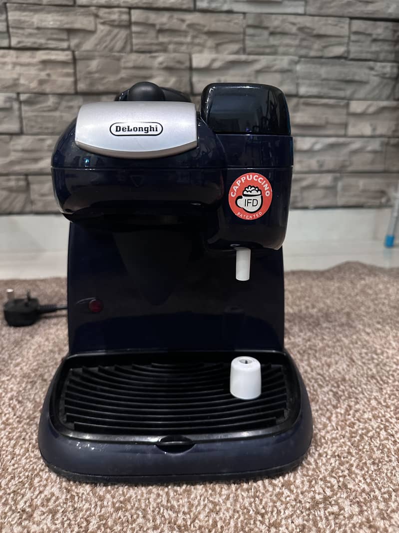DeLonghi coffee machine - Coffee & Tea Machines - 1106332485