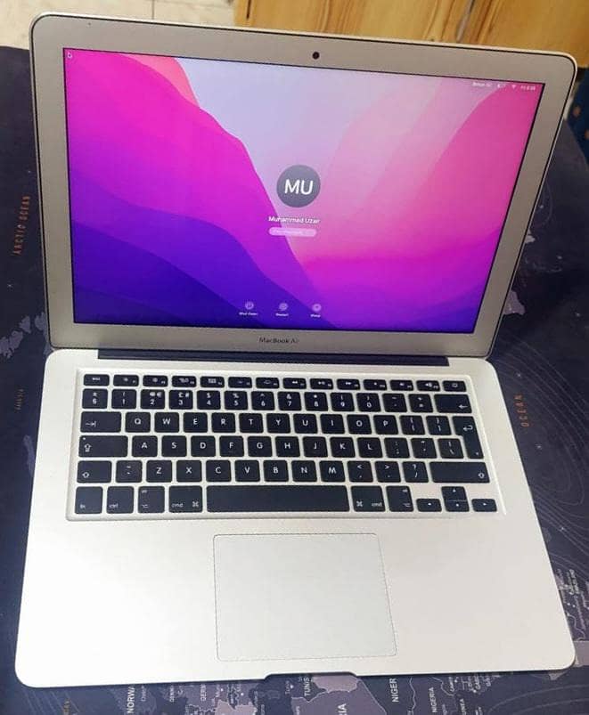 MacBook Air 2017 - Laptops - 1105873776