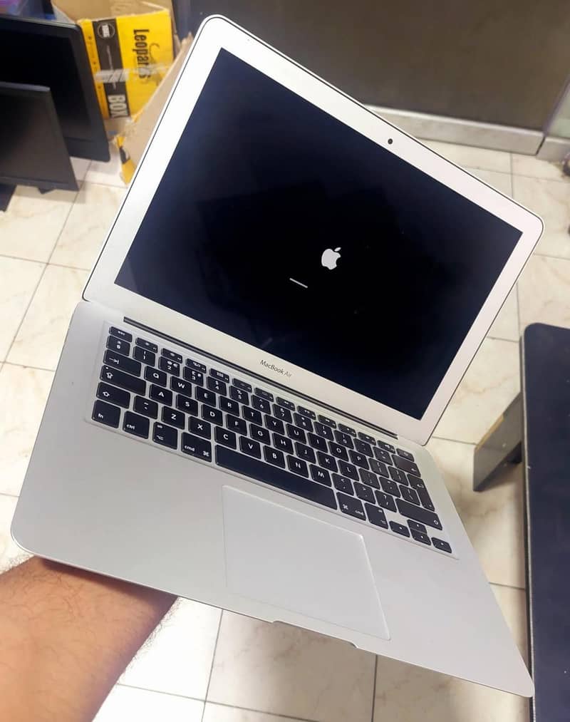 MacBook Air 2017 - Laptops - 1105873776