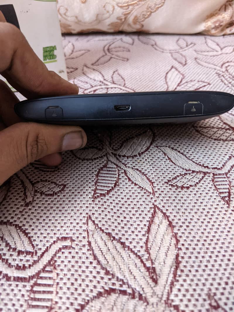 Ptcl Evo Chargi - Mobile Phones - 1106498356