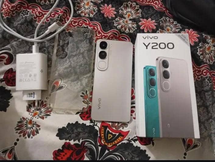 Vivo y200 8+8/256 complete box urgent sale what s app no 0329=3196476 ...