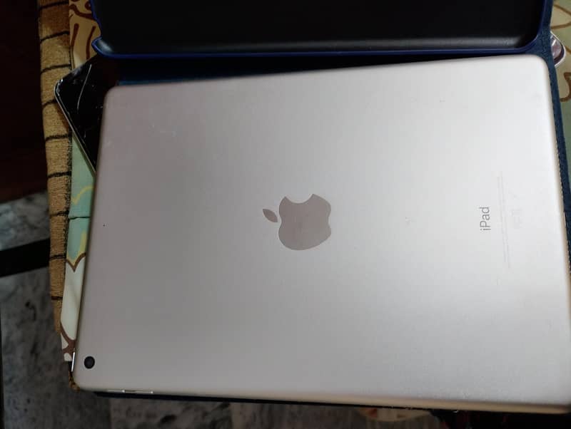 apple iPad 5th generation - Tablets - 1106618437