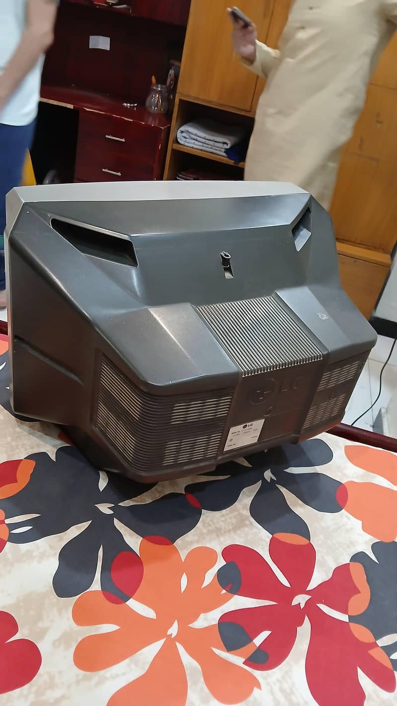 LG CRT TV - Televisions - 1106751436