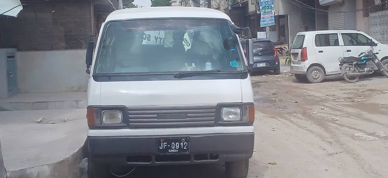 Mazda e2200 van - Buses, Vans & Trucks - 1106767557