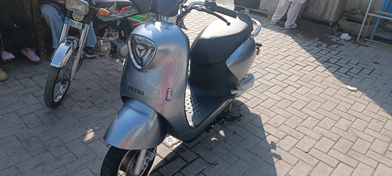 metro m6 electric scooter/scooty - Electric - 1106838847