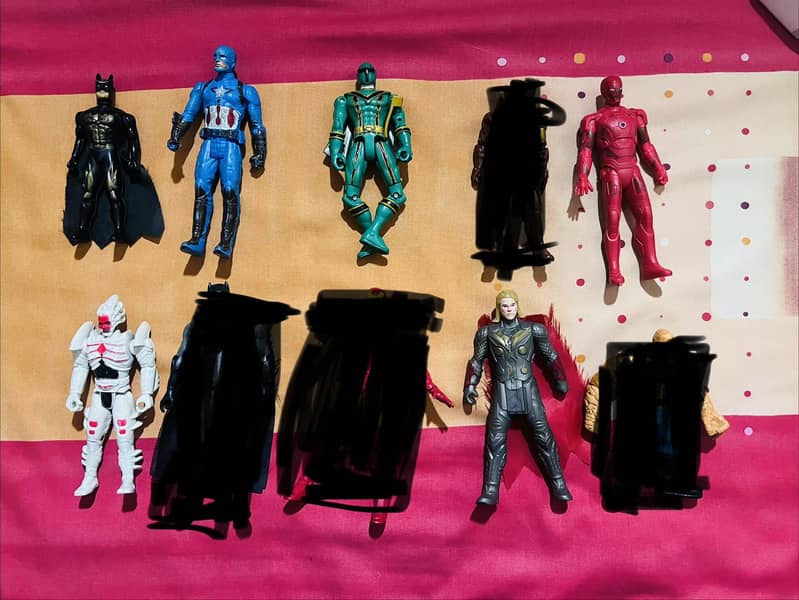Figures 6 - Thor, Capt. America, Power Rangers, Iron Man, Batman etc ...