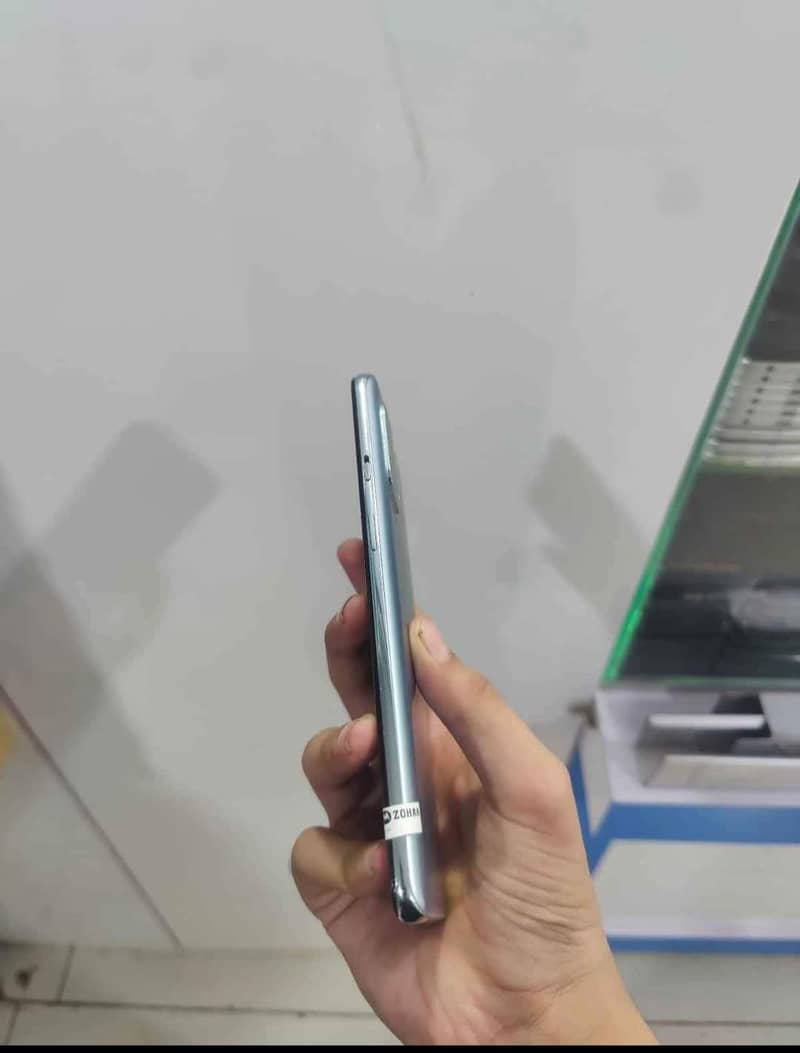 OnePlus 8t plus 5g Sim look - Mobile Phones - 1107138632