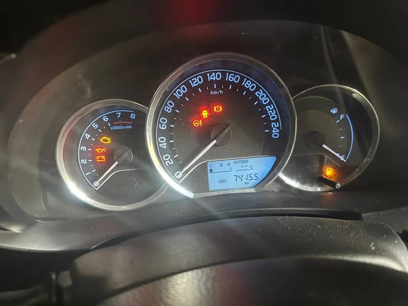toyota Gli 1.3 VVTI model 2015 - Cars - 1107228736