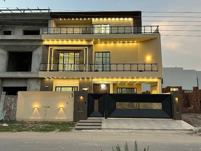 10 Triple Story Most luxurious Design For Sale in Buch Executive Villa ...