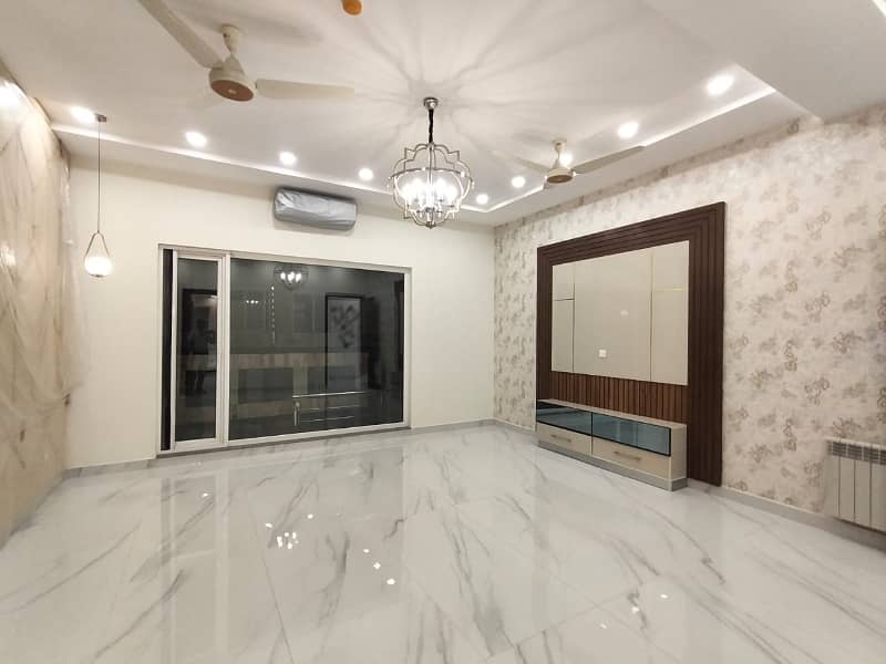 One kanal full basement brand new semi furnished luxurious house in DHA ...