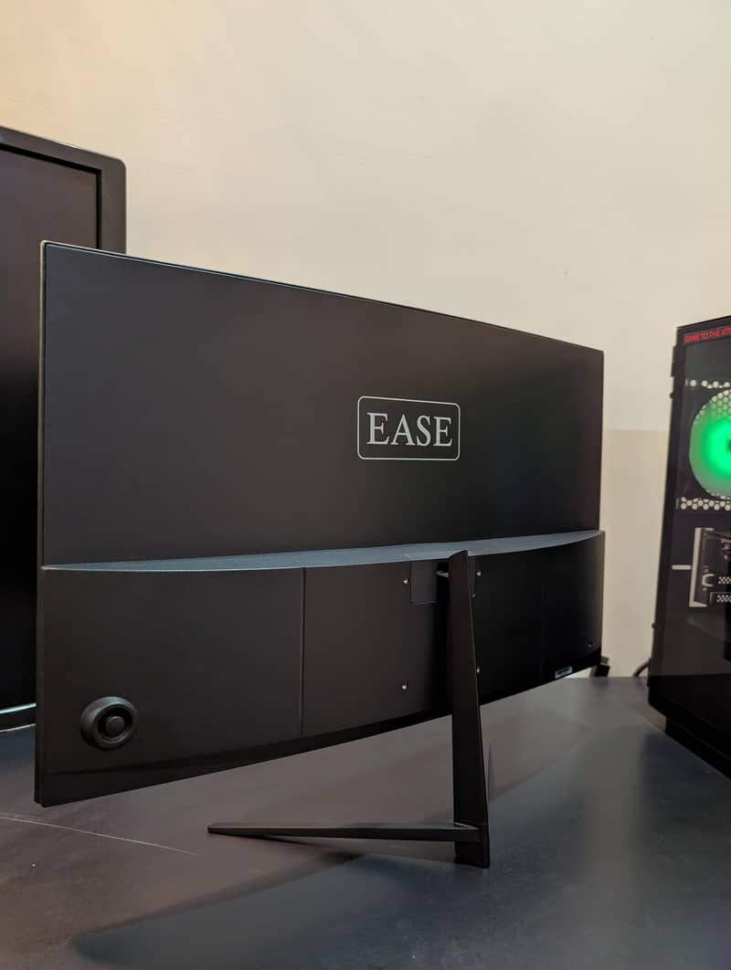 Ease G24V18 FHD Curved Gaming Monitor. - Computer Components - 1107488422