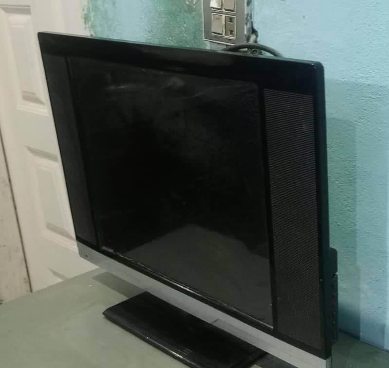 LCD 27 inch - Televisions - 1107552326