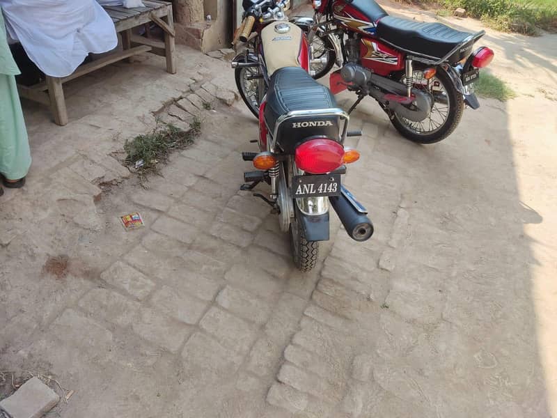 xyz xyz - Standard - 1107602585