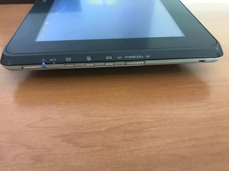 Fujitsu Stylistic Q550 (Windows Tablet) - Laptops - 1107606468